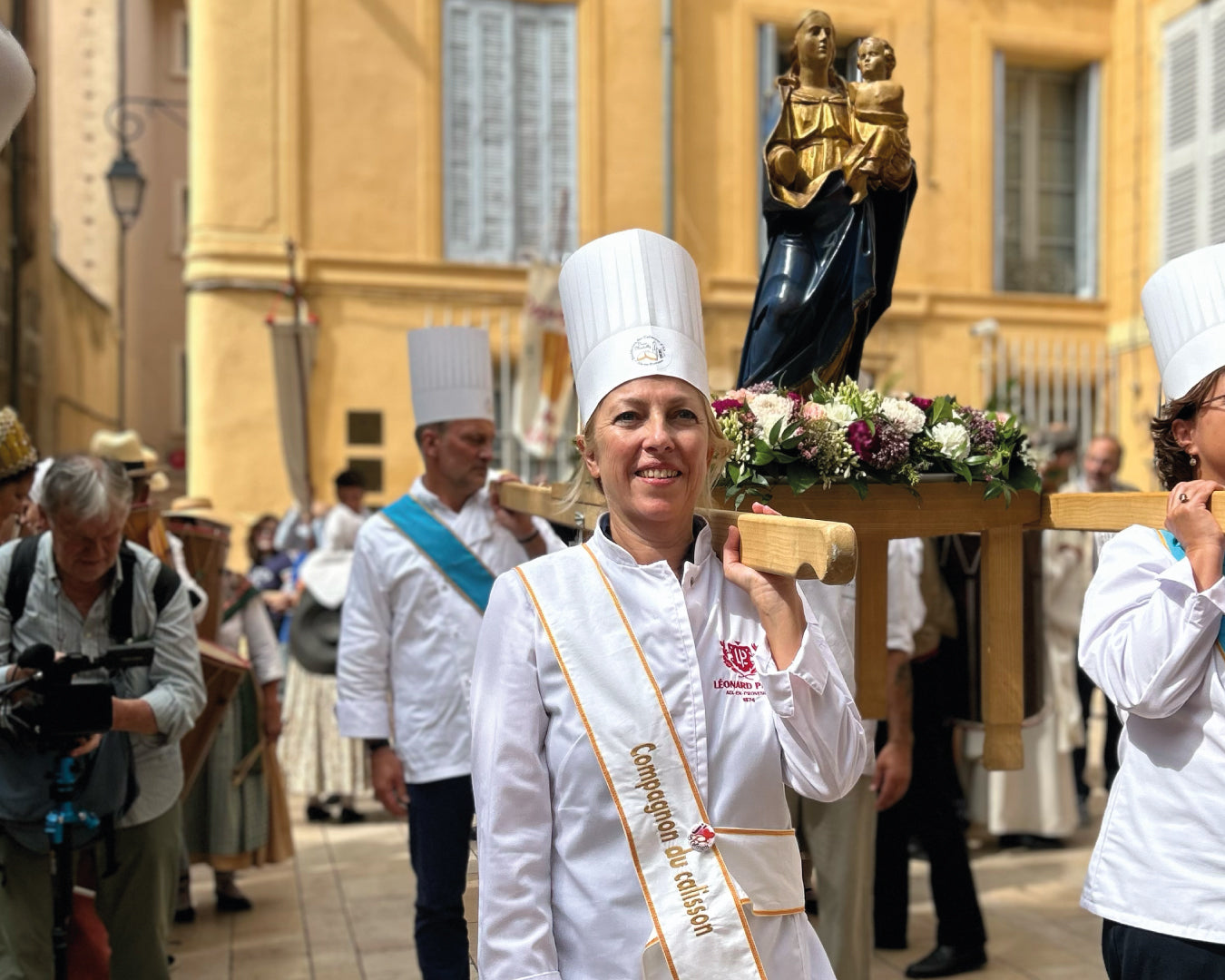 La Bénédiction des Calissons à Aix-en-Provence – Léonard Parli